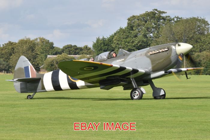 PHOTO AEROPLANE SUPERMARINE SPITFIRE T.9 'OU-V' [ML407] (G-LFIX) C/N ...
